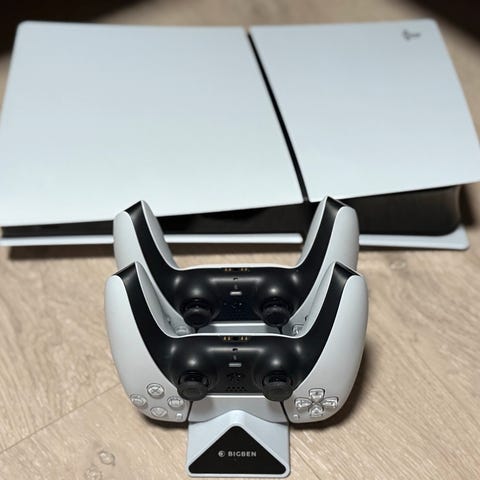 Ps5 standard edition + 30th Anniversary Limited Edition kontroller ...