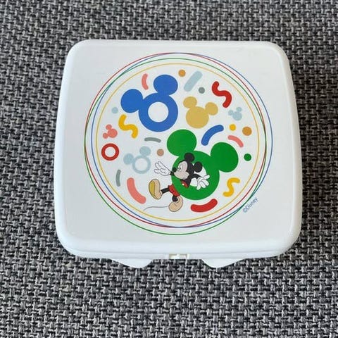 Lunsjboks med bestikk og boks til våtservietter fra Tupperware | FINN ...