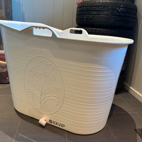 Stor badebalje (200 liter) – Sort – Pent brukt! | FINN-torget