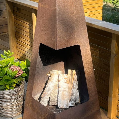 Svart utepeis i terracotta chimenea | FINN-torget