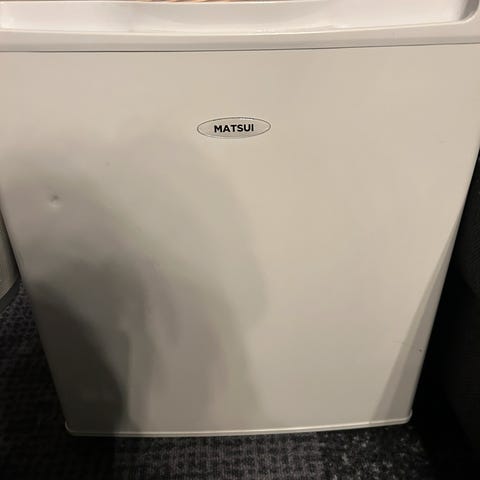 Minikjøleskap, ned mini fryser. Perfekt til lady/mancave | FINN-torget