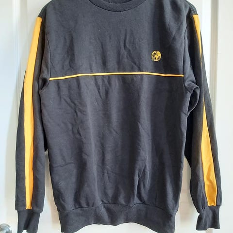 To fine collegegensere fra COS – størrelse S | FINN-torget