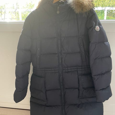 Moncler jakke selges | FINN-torget