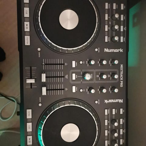 Serato Reloop Beatmix2 | FINN-torget