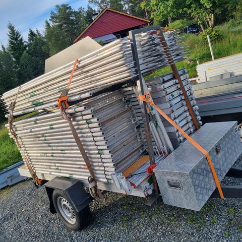 Stillas med henger leies ut. | FINN-torget