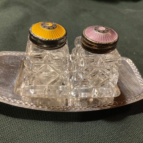 Salt og pepperbøsser i sølv, emalje og krystall - David Andersen | FINN ...