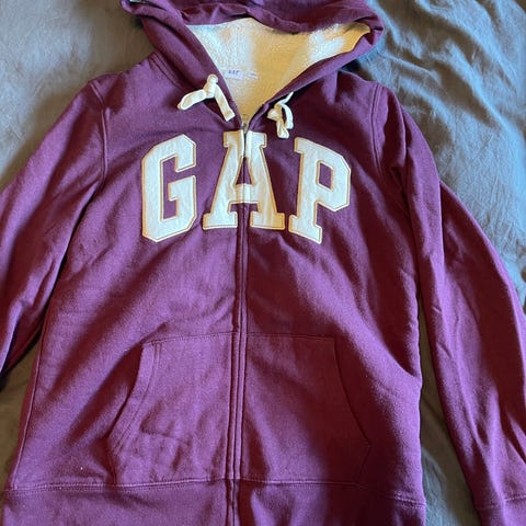 Genser fra GAP - strl M | FINN-torget