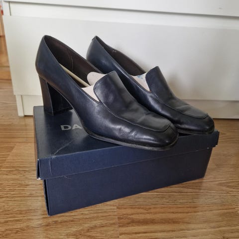 Dame svarte skinn sko, merke Daniel Heht, størrelse38 | FINN-torget