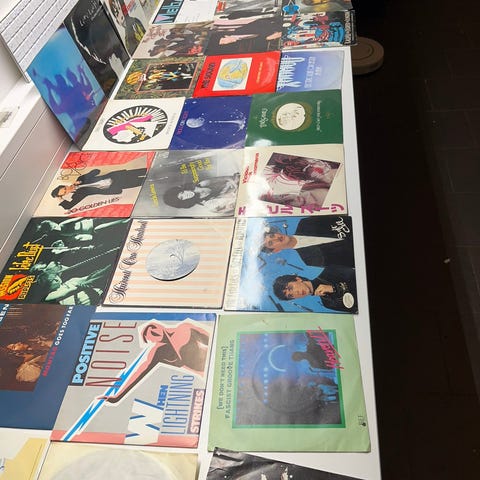 Selger en liten samling med singler 44stk | FINN-torget