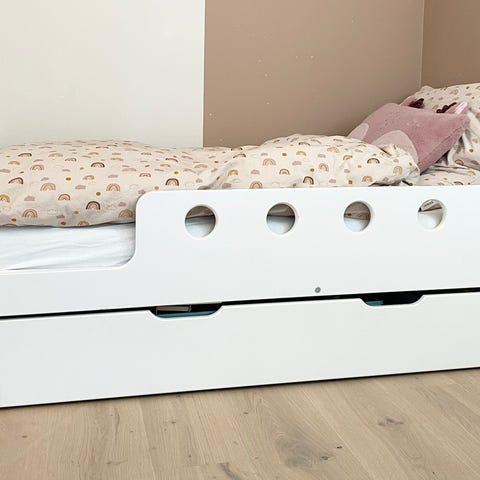 Halvhøy seng med eller uten pult ønskes | FINN-torget