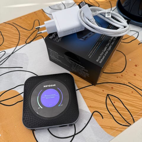 Netgear MR1100 Nighthawk M1 4G LTE Mobil Ruter (1000 Mbps | FINN-torget