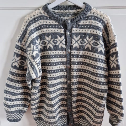 Heklet og strikket jakke i Alpakka | FINN-torget