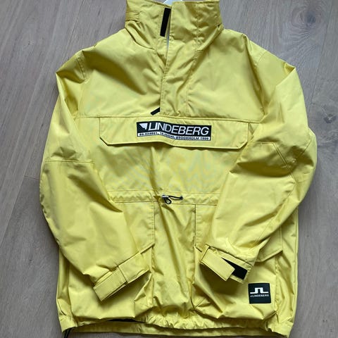 Isaac Dewhirst: Beige dress | FINN-torget