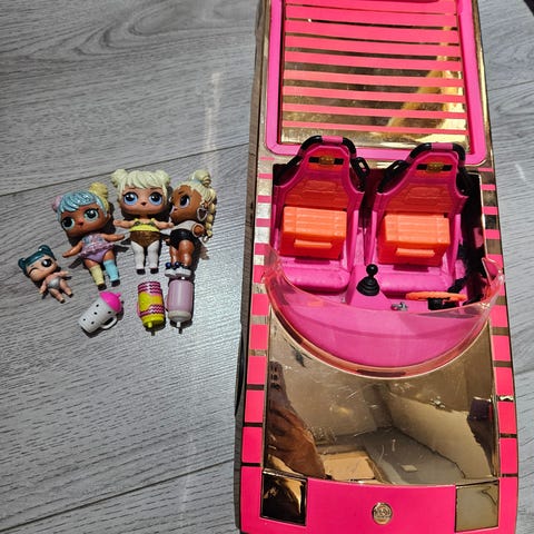 Lol hus, bil og dukker | FINN-torget