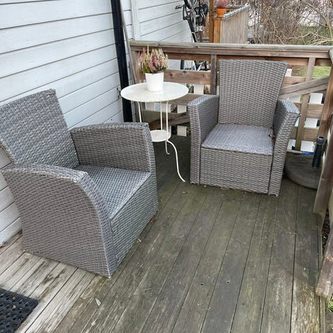 MORA Loungesett fra Jysk, 2-seters sofa, 2 stoler og bord | FINN-torget