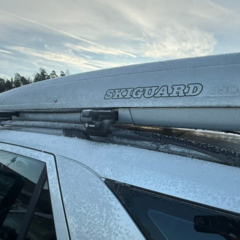 Skiboks Skiguard 850 med Thule takstativ tilsalgs | FINN-torget