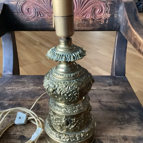 Gammel messinglampe med marmorfot og prismer | FINN-torget