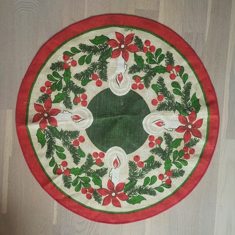 Juledekorasjon Duk Rund Lin Rød, Grønn, gul og hvit. | FINN-torget