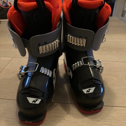 Slalomski merke; Kneisell, Marker bindinger, og skistaver medfølger ...