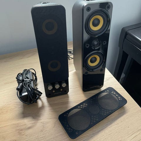 TOA SL150 + Work Studio-40A høyttalere | FINN-torget