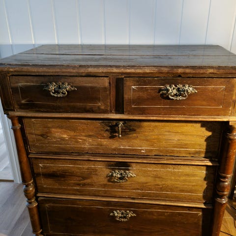 Antikk kommode med fire store skuffer | FINN-torget