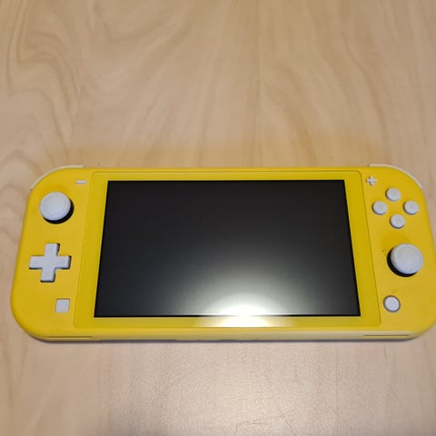 Nintendo Switch Lite med 4 spill og veske | FINN-torget