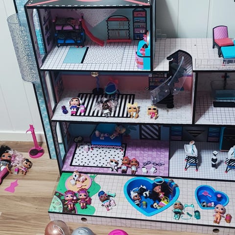 Lol hus, bil og dukker | FINN-torget