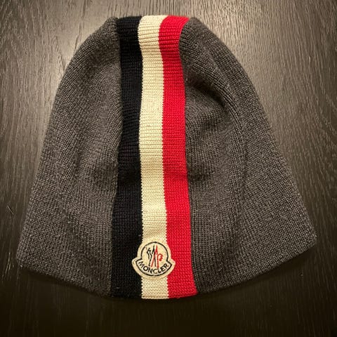 Moncler lue/beanie | FINN-torget