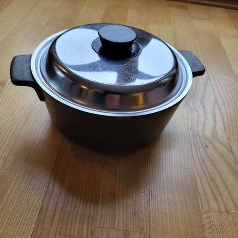 Høyang Polaris jerngryte med lokk | FINN-torget