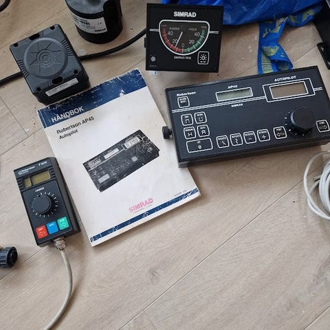 Simrad Autopilot - NAC2 + QS80 Joystick | FINN-torget