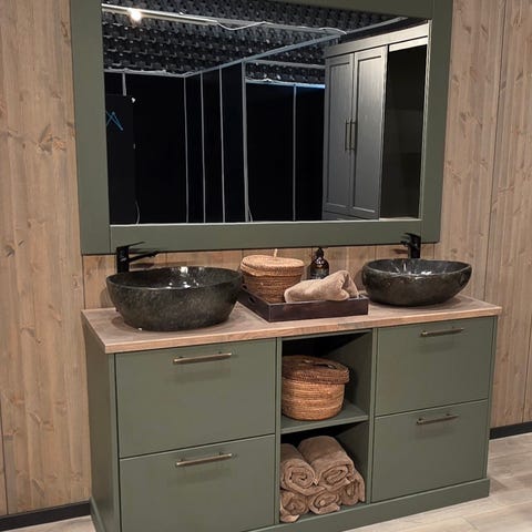 BACHMANN dobbel nedfellbar stikkontakt til benkplate | FINN-torget