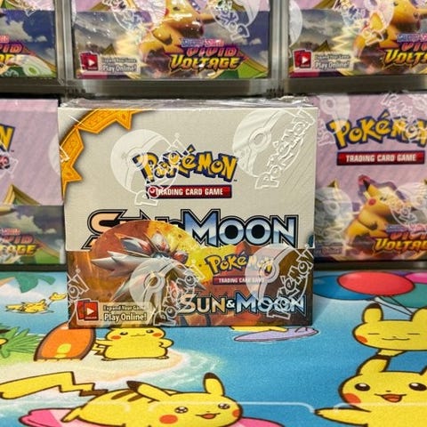 Pokémon Sun and Moon Crimson Invasion Booster Box | FINN-torget