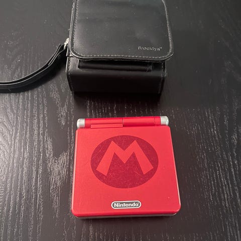 Gameboy Advance SP med 6 spill og lader | FINN-torget