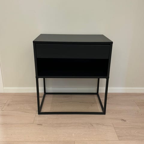 IKEA Vikhammer nattbord svart | FINN-torget
