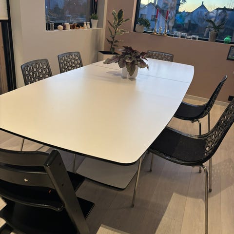 Bolia spisebord og stoler | FINN-torget