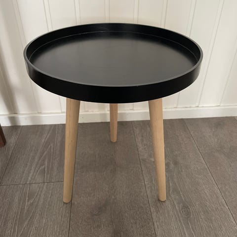 Rundt, lite utesidebord med håndtak fra plantasjen, se bildet | FINN-torget