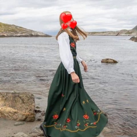 Nytt bunadslips inspirert av Lundebybunad | FINN-torget