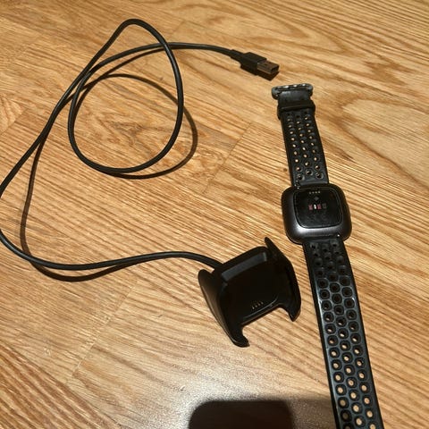 Fitbit Versa 2 smartklokke svart | FINN-torget