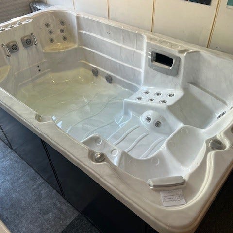 4.0 Hydro MASSASJEBAD / BOBLEBAD / SPABAD / UTEBAD / SPA / BAD. SALG NÅ ...