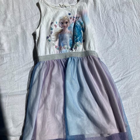 Gis bort Elsa kjole | FINN-torget