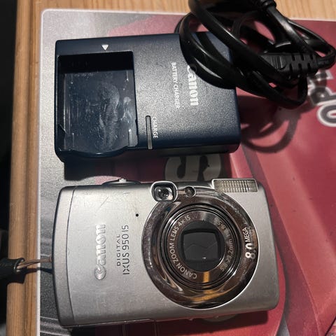 Canon IXUS 980 IS digitalkamera 14,7 MP sølv | FINN-torget