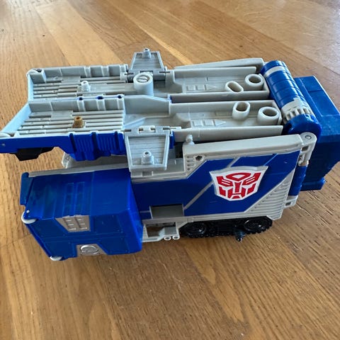 På jakt etter en Transformers Classics Optimus Prime | FINN-torget