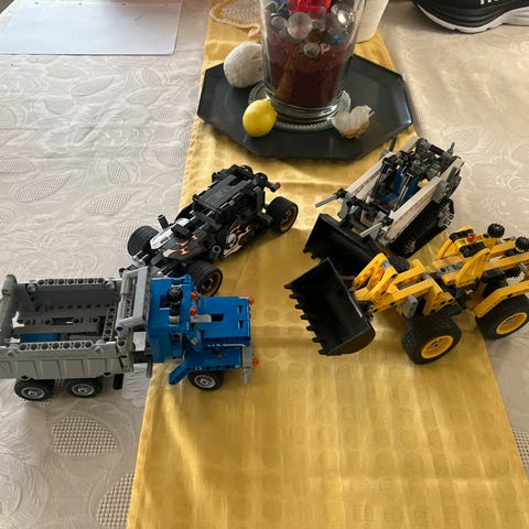 Lego pull back biler samlet 42090 og 42091 | FINN-torget