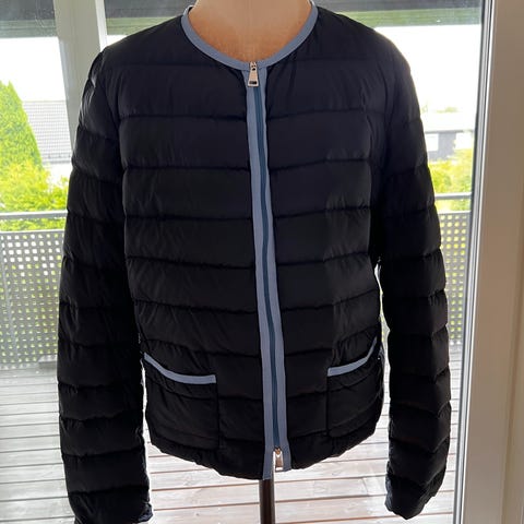 Moncler jakke selges | FINN-torget