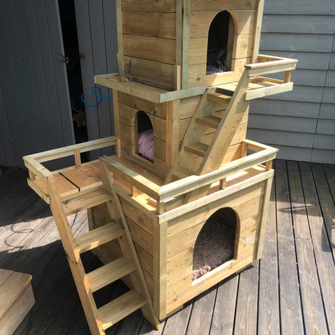 Ubrukt kattehus utendørs 2 plan med stige selges | FINN-torget