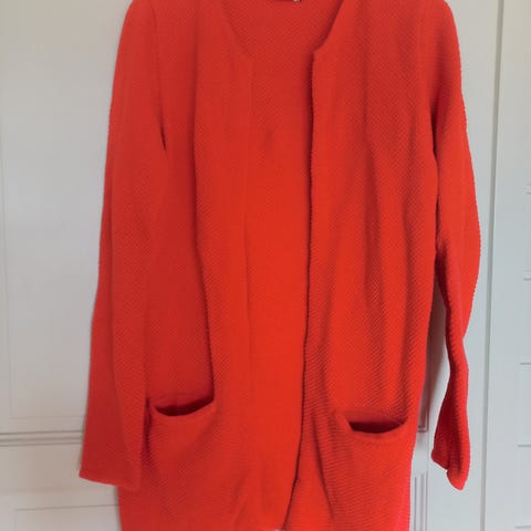 Rød cardigan | FINN-torget