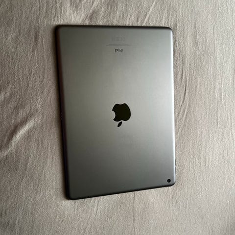 2020 Apple iPad 128GB 7th gen deksel tastatur ubrukt | FINN-torget