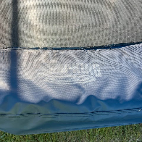 Stor oval trampoline til salgs. | FINN-torget