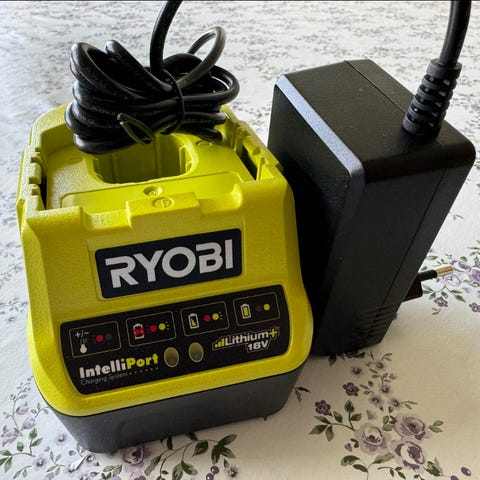 Ryobi RDC18 18V Li-ion – med lader og batteri (klar til bruk!) | FINN ...