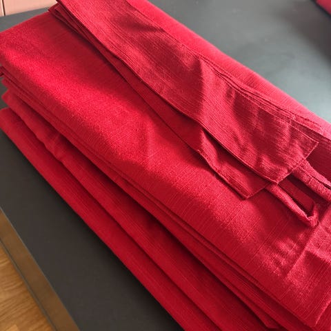 Gjennomsiktig rød gardiner til jul | FINN-torget